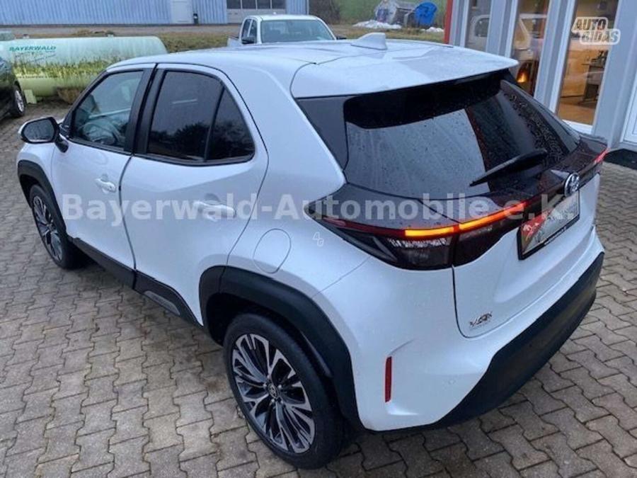 Balts Toyota Yaris Cross 2021 Kauņa, ar dzinēja tilpumu 1.50 L un nobraukumu 67 tūkst. km par 24254 €, foto 3 vietnē AUTOMOTO.COM.LV