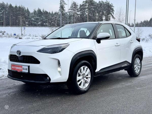 Balts Toyota Yaris Cross 2021 Viļņa, ar dzinēja tilpumu 1.49 L un nobraukumu 161 tūkst. km par 16350 €, foto 1 vietnē AUTOMOTO.COM.LV