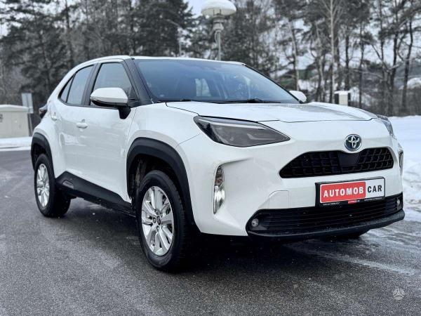 Balts Toyota Yaris Cross 2021 Viļņa, ar dzinēja tilpumu 1.49 L un nobraukumu 161 tūkst. km par 16350 €, foto 3 vietnē AUTOMOTO.COM.LV