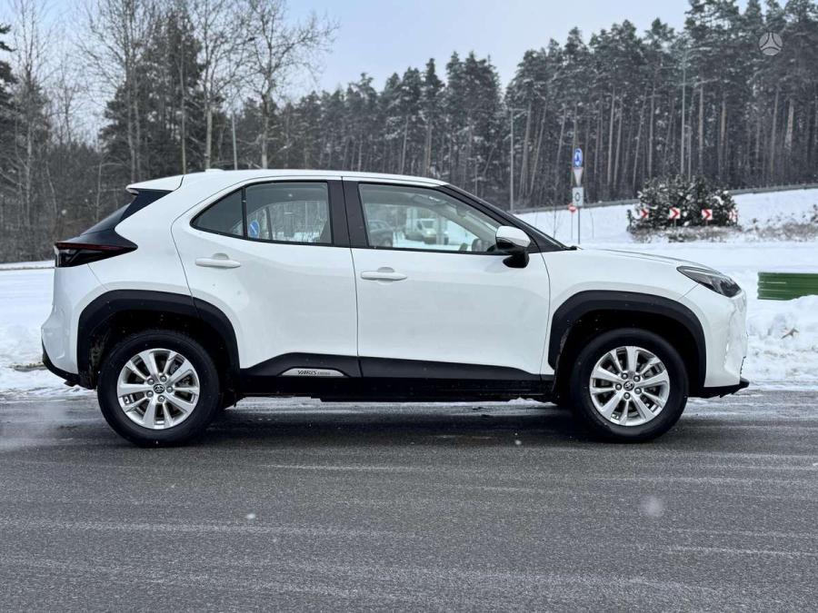 Balts Toyota Yaris Cross 2021 Viļņa, ar dzinēja tilpumu 1.49 L un nobraukumu 161 tūkst. km par 16350 €, foto 8 vietnē AUTOMOTO.COM.LV