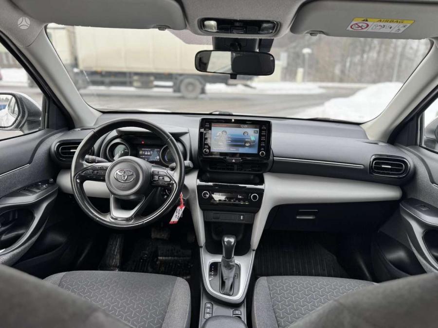 Balts Toyota Yaris Cross 2021 Viļņa, ar dzinēja tilpumu 1.49 L un nobraukumu 161 tūkst. km par 16350 €, foto 18 vietnē AUTOMOTO.COM.LV