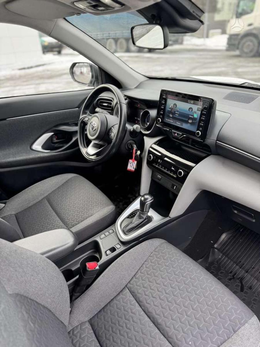 Balts Toyota Yaris Cross 2021 Viļņa, ar dzinēja tilpumu 1.49 L un nobraukumu 161 tūkst. km par 16350 €, foto 20 vietnē AUTOMOTO.COM.LV