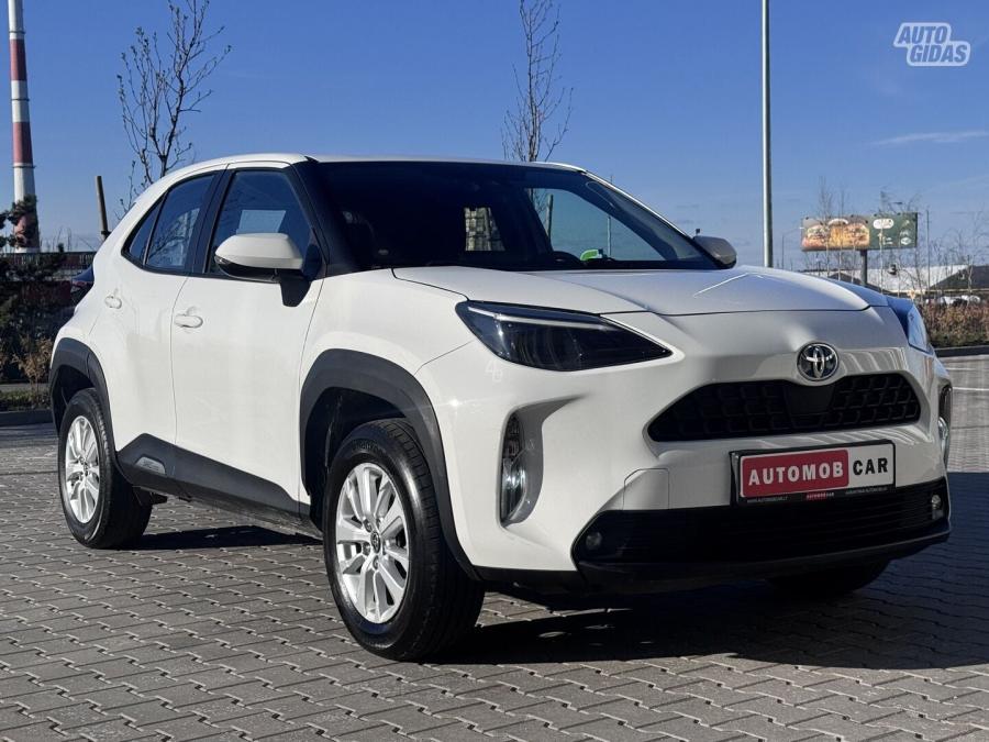 Balts Toyota Yaris Cross 2021 Viļņa, ar dzinēja tilpumu 1.50 L un nobraukumu 163 tūkst. km par 15650 €, foto 1 vietnē AUTOMOTO.COM.LV