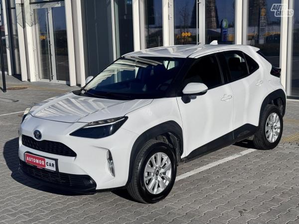 White Toyota Yaris Cross 2021 in Vilnius, with an engine capacity of 1.50 L and mileage of 163 thousand km for 15650 €, photo 6 on AUTOMOTO.COM.LV