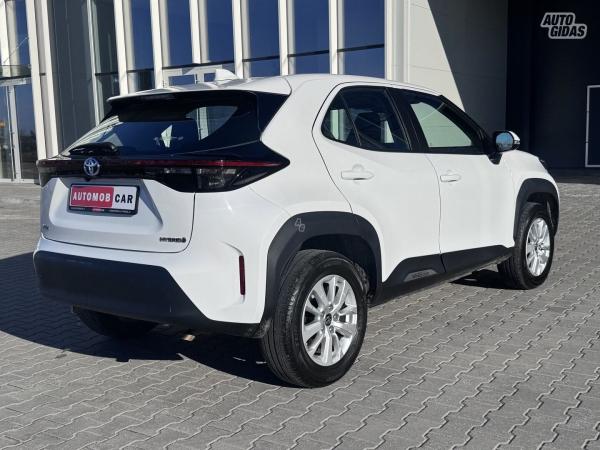 White Toyota Yaris Cross 2021 in Vilnius, with an engine capacity of 1.50 L and mileage of 163 thousand km for 15650 €, photo 10 on AUTOMOTO.COM.LV