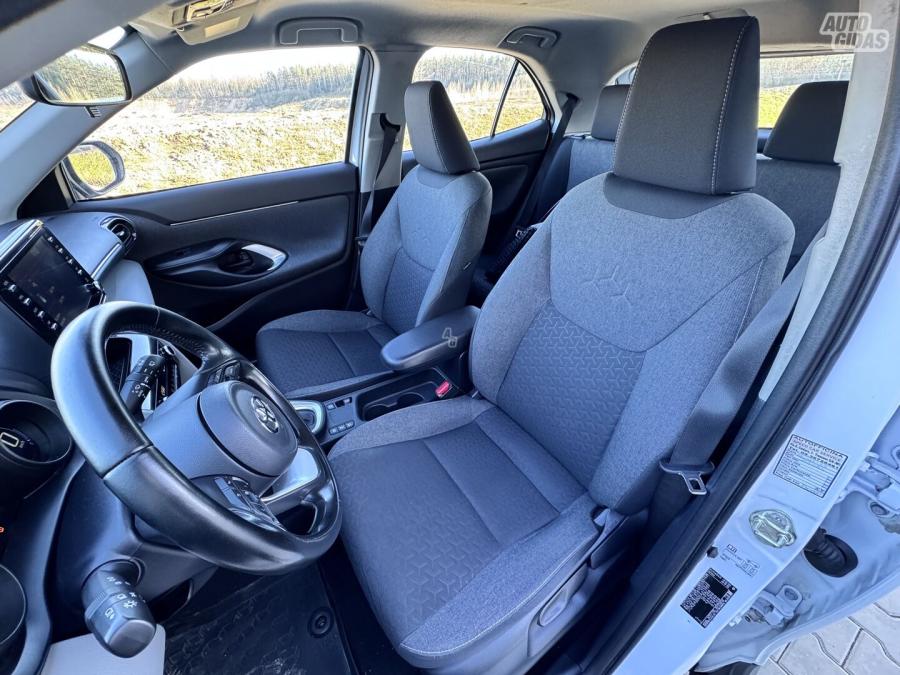 Balts Toyota Yaris Cross 2021 Viļņa, ar dzinēja tilpumu 1.50 L un nobraukumu 163 tūkst. km par 15650 €, foto 16 vietnē AUTOMOTO.COM.LV