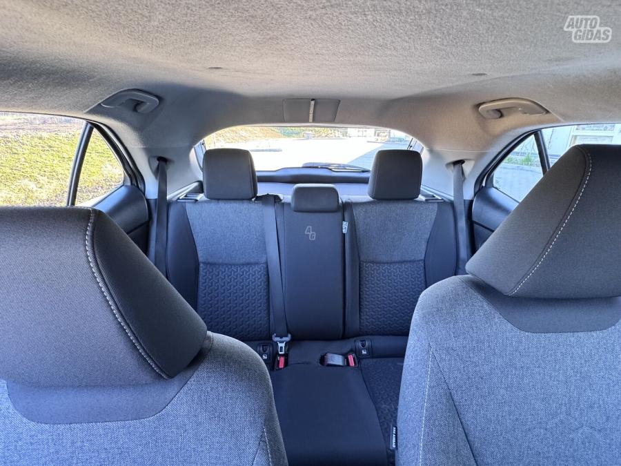 Balts Toyota Yaris Cross 2021 Viļņa, ar dzinēja tilpumu 1.50 L un nobraukumu 163 tūkst. km par 15650 €, foto 21 vietnē AUTOMOTO.COM.LV