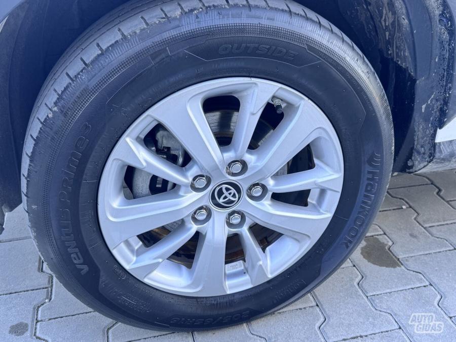 Balts Toyota Yaris Cross 2021 Viļņa, ar dzinēja tilpumu 1.50 L un nobraukumu 163 tūkst. km par 15650 €, foto 24 vietnē AUTOMOTO.COM.LV