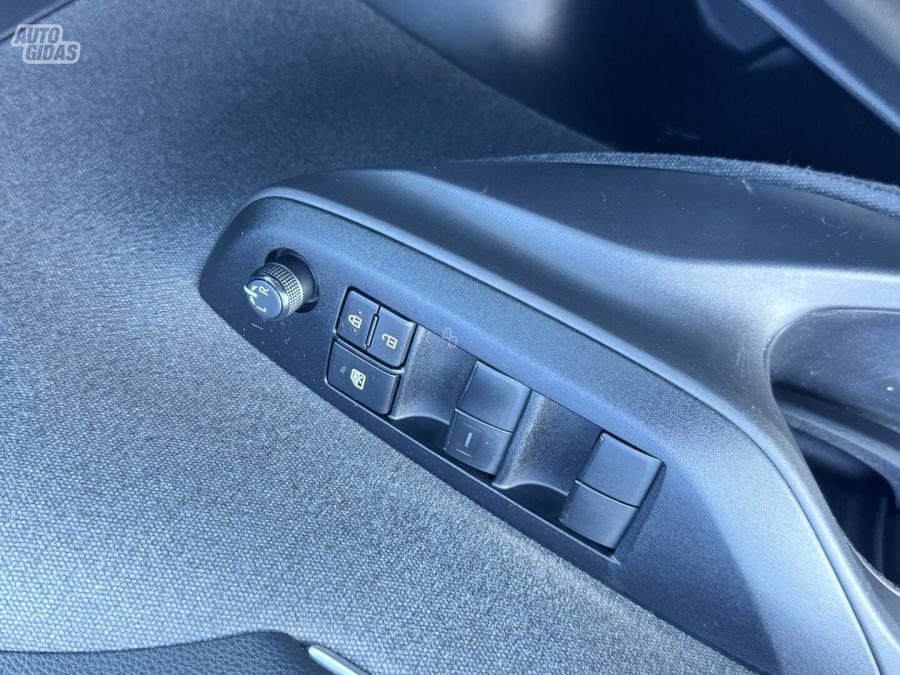 Balts Toyota Yaris Cross 2021 Viļņa, ar dzinēja tilpumu 1.50 L un nobraukumu 163 tūkst. km par 15650 €, foto 26 vietnē AUTOMOTO.COM.LV