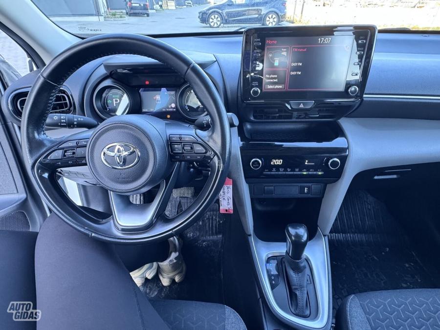 Balts Toyota Yaris Cross 2021 Viļņa, ar dzinēja tilpumu 1.50 L un nobraukumu 163 tūkst. km par 15650 €, foto 28 vietnē AUTOMOTO.COM.LV