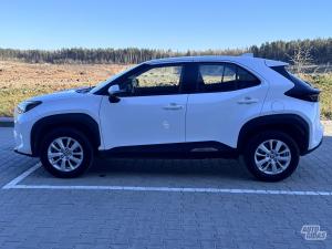 Balts Toyota Yaris Cross 2021 Viļņa, ar dzinēja tilpumu 1.50 L un nobraukumu 163 tūkst. km par 15650 €, foto 30 vietnē AUTOMOTO.COM.LV
