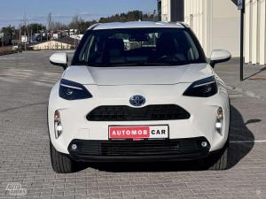 White Toyota Yaris Cross 2021 in Vilnius, with an engine capacity of 1.50 L and mileage of 163 thousand km for 16150 €, photo 4 on AUTOMOTO.COM.LV