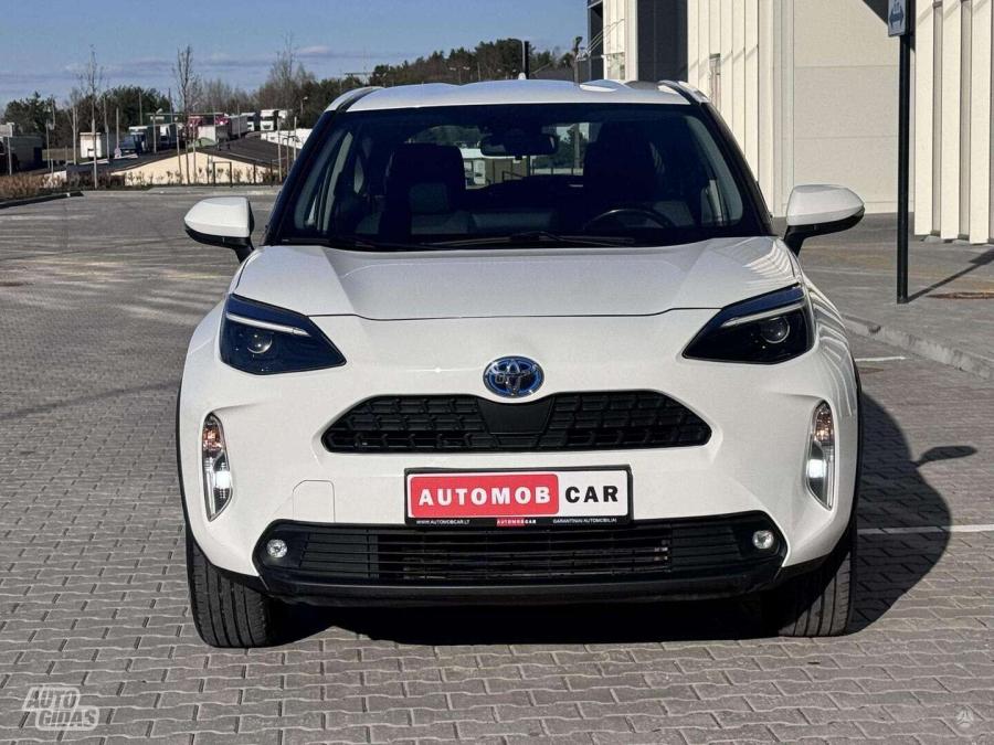 White Toyota Yaris Cross 2021 in Vilnius, with an engine capacity of 1.50 L and mileage of 163 thousand km for 16150 €, photo 4 on AUTOMOTO.COM.LV