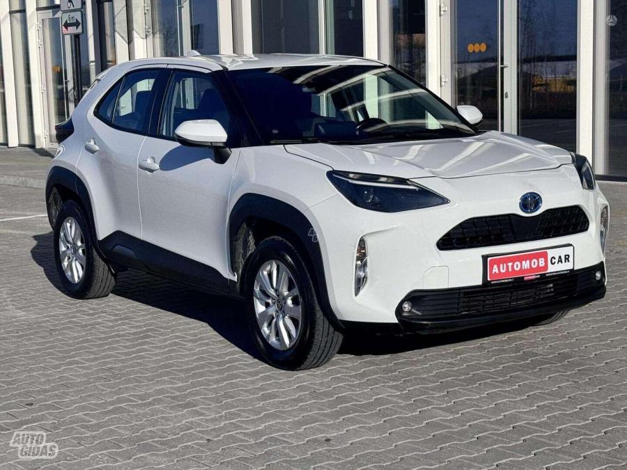 White Toyota Yaris Cross 2021 in Vilnius, with an engine capacity of 1.50 L and mileage of 163 thousand km for 16150 €, photo 6 on AUTOMOTO.COM.LV