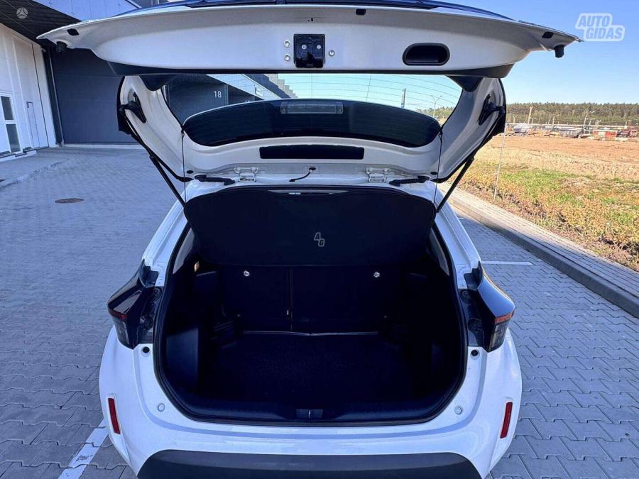 White Toyota Yaris Cross 2021 in Vilnius, with an engine capacity of 1.50 L and mileage of 163 thousand km for 16150 €, photo 23 on AUTOMOTO.COM.LV
