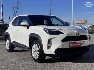 White Toyota Yaris Cross 2021 in Vilnius, with an engine capacity of 1.50 L and mileage of 163 thousand km for 16150 €, photo 4 on AUTOMOTO.COM.LV