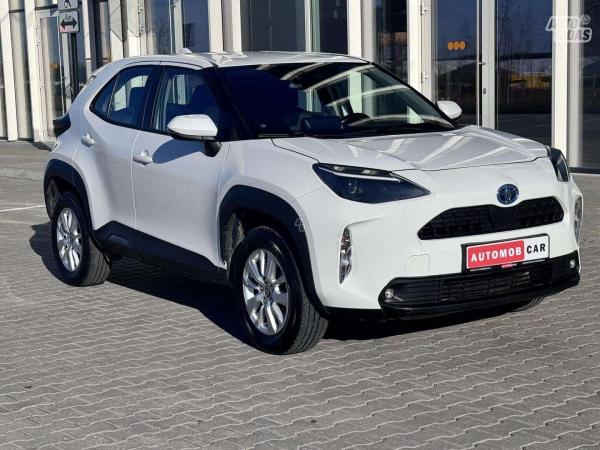 White Toyota Yaris Cross 2021 in Vilnius, with an engine capacity of 1.50 L and mileage of 163 thousand km for 16150 €, photo 4 on AUTOMOTO.COM.LV