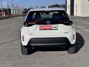 White Toyota Yaris Cross 2021 in Vilnius, with an engine capacity of 1.50 L and mileage of 163 thousand km for 16150 €, photo 8 on AUTOMOTO.COM.LV