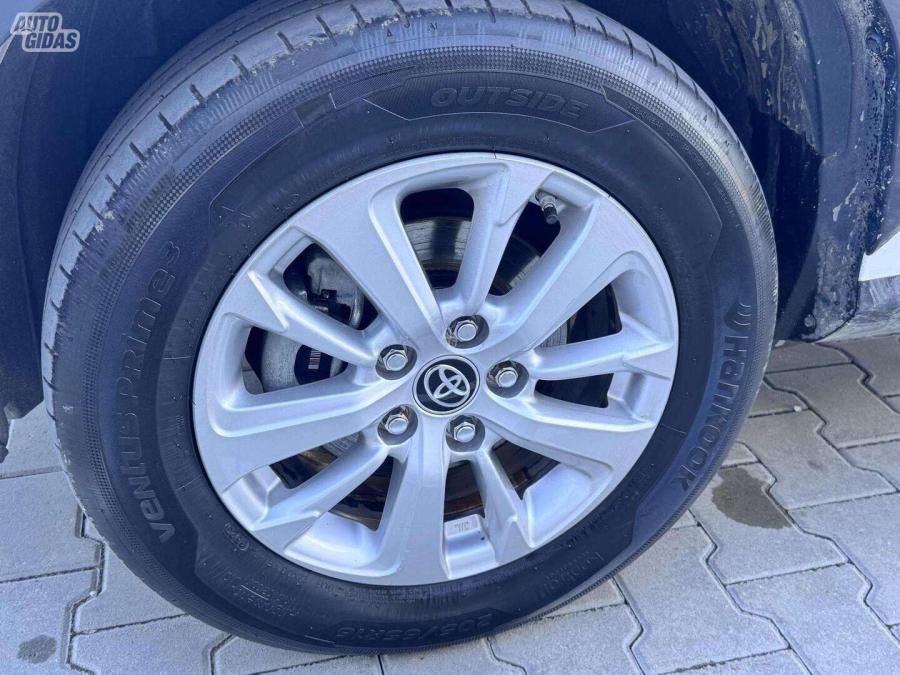 White Toyota Yaris Cross 2021 in Vilnius, with an engine capacity of 1.50 L and mileage of 163 thousand km for 16150 €, photo 23 on AUTOMOTO.COM.LV