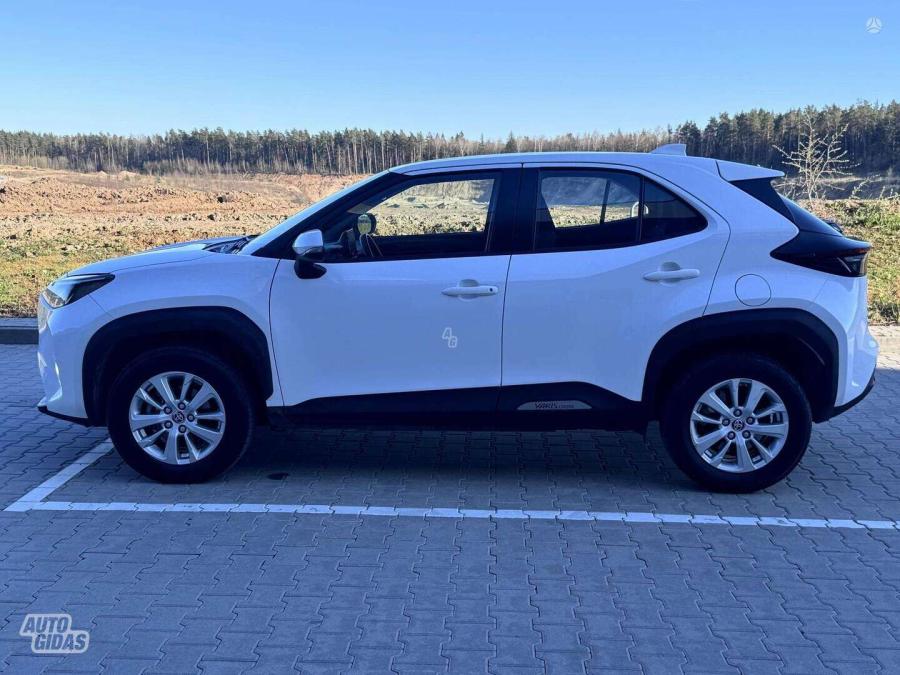White Toyota Yaris Cross 2021 in Vilnius, with an engine capacity of 1.50 L and mileage of 163 thousand km for 16150 €, photo 29 on AUTOMOTO.COM.LV