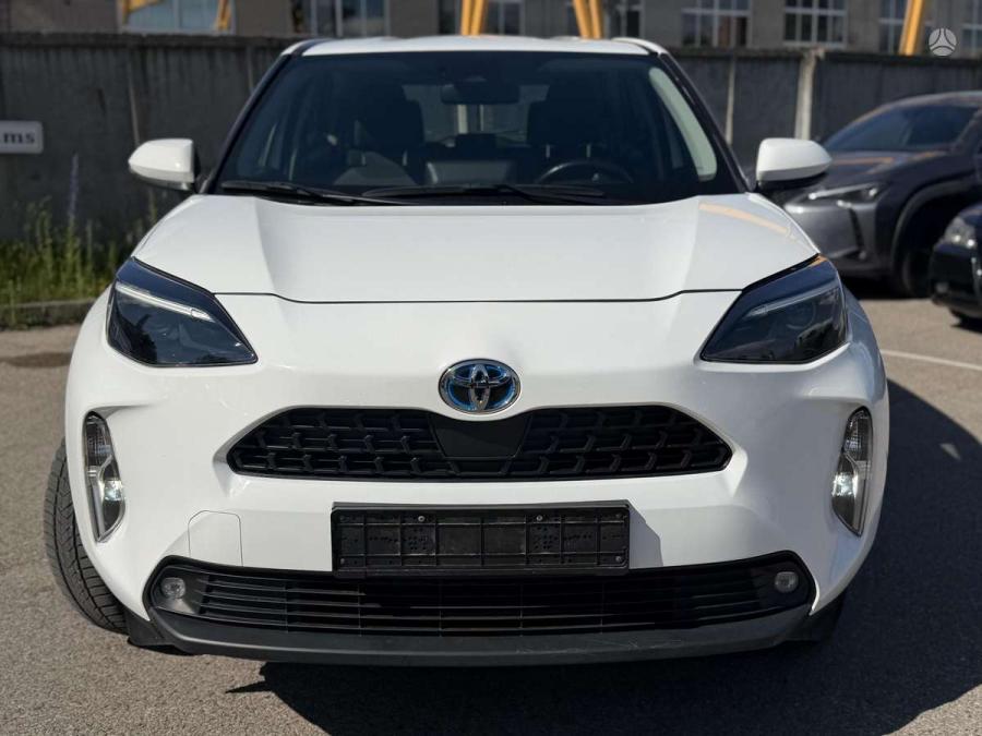 Белый Тойота Yaris Cross 2021 в Вильнюс, объемом двигателя 1.50 л и пробегом 161 тыс. км за 15700 €, фото 3 на AUTOMOTO.COM.LV