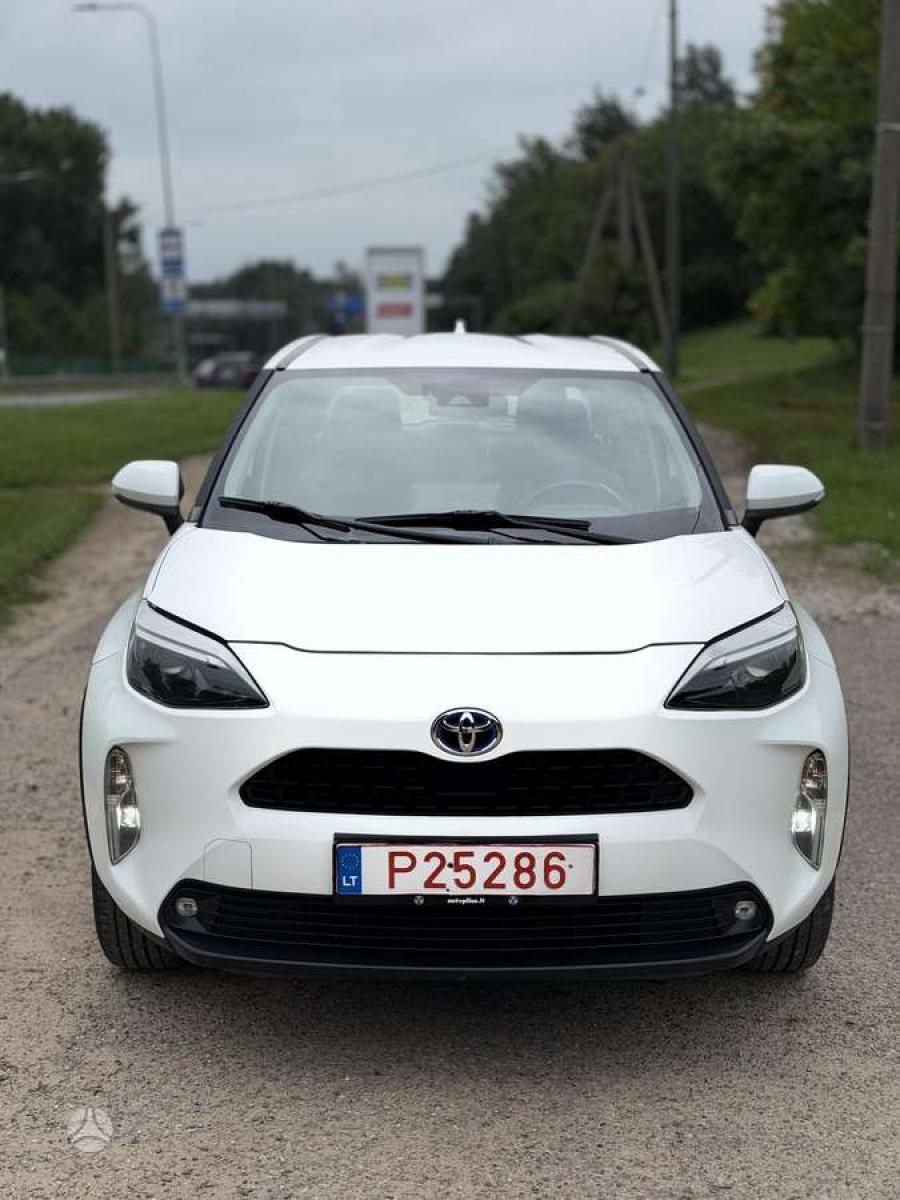 Белый Тойота Yaris Cross 2021 в Вильнюс, объемом двигателя 1.50 л и пробегом 183 тыс. км за 14900 €, фото 3 на AUTOMOTO.COM.LV