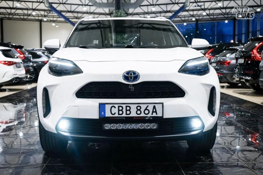 Белый Тойота Yaris Cross 2022 в Каунас, объемом двигателя 0.00 л и пробегом 42 тыс. км за 26959 €, фото 3 на AUTOMOTO.COM.LV