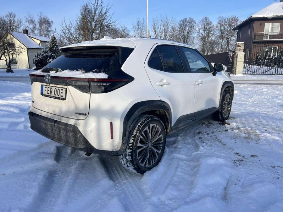 Balts Toyota Yaris Cross 2022 Marijampole, ar dzinēja tilpumu 1.50 L un nobraukumu 280 tūkst. km par 13250 €, foto 3 vietnē AUTOMOTO.COM.LV