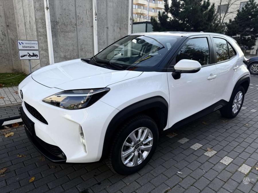 Balts Toyota Yaris Cross 2022 Viļņa, ar dzinēja tilpumu 0.00 L un nobraukumu 179 tūkst. km par 14990 €, foto 1 vietnē AUTOMOTO.COM.LV