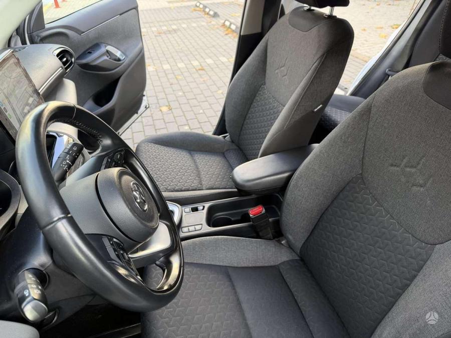 Balts Toyota Yaris Cross 2022 Viļņa, ar dzinēja tilpumu 0.00 L un nobraukumu 179 tūkst. km par 14990 €, foto 10 vietnē AUTOMOTO.COM.LV
