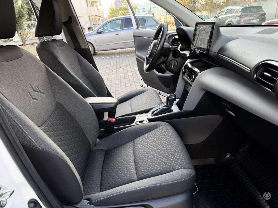 Balts Toyota Yaris Cross 2022 Viļņa, ar dzinēja tilpumu 0.00 L un nobraukumu 179 tūkst. km par 14990 €, foto 12 vietnē AUTOMOTO.COM.LV