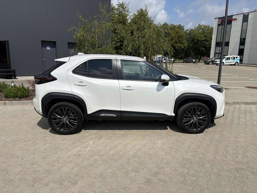 Balts Toyota Yaris Cross 2022 Kauņa, ar dzinēja tilpumu 1.50 L un nobraukumu 10 tūkst. km par 21500 €, foto 8 vietnē AUTOMOTO.COM.LV