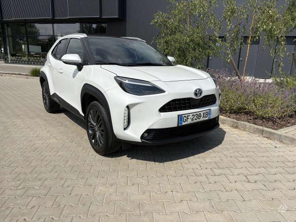 White Toyota Yaris Cross 2022 in Kaunas, with an engine capacity of 1.50 L and mileage of 10 thousand km for 21500 €, photo 10 on AUTOMOTO.COM.LV