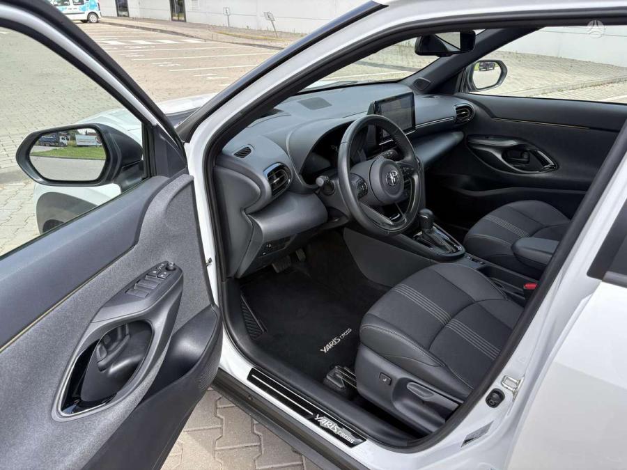 Balts Toyota Yaris Cross 2022 Kauņa, ar dzinēja tilpumu 1.50 L un nobraukumu 10 tūkst. km par 21500 €, foto 12 vietnē AUTOMOTO.COM.LV