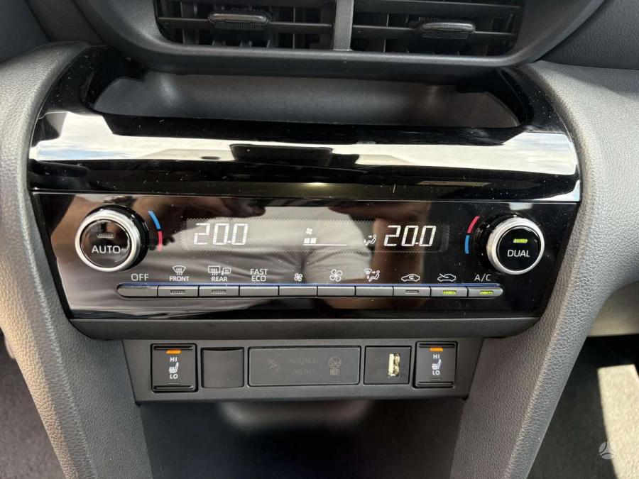 Balts Toyota Yaris Cross 2022 Kauņa, ar dzinēja tilpumu 1.50 L un nobraukumu 10 tūkst. km par 21500 €, foto 21 vietnē AUTOMOTO.COM.LV