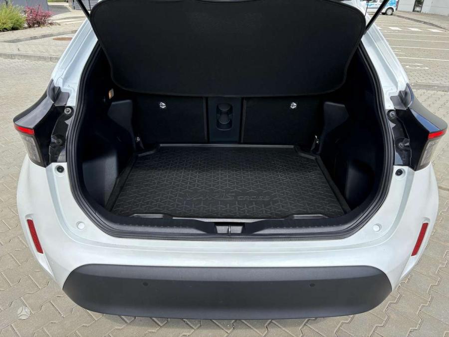 Balts Toyota Yaris Cross 2022 Kauņa, ar dzinēja tilpumu 1.50 L un nobraukumu 10 tūkst. km par 21500 €, foto 23 vietnē AUTOMOTO.COM.LV