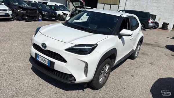 Balts Toyota Yaris Cross 2022 Kauņa, ar dzinēja tilpumu 1.50 L un nobraukumu 155 tūkst. km par 15900 €, foto 1 vietnē AUTOMOTO.COM.LV