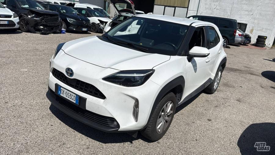 Balts Toyota Yaris Cross 2022 Kauņa, ar dzinēja tilpumu 1.50 L un nobraukumu 155 tūkst. km par 15900 €, foto 1 vietnē AUTOMOTO.COM.LV