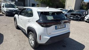 Balts Toyota Yaris Cross 2022 Kauņa, ar dzinēja tilpumu 1.50 L un nobraukumu 155 tūkst. km par 15900 €, foto 3 vietnē AUTOMOTO.COM.LV