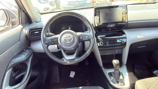 Balts Toyota Yaris Cross 2022 Kauņa, ar dzinēja tilpumu 1.50 L un nobraukumu 155 tūkst. km par 15900 €, foto 3 vietnē AUTOMOTO.COM.LV