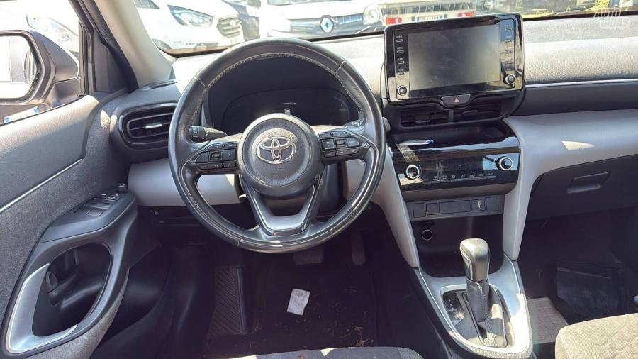 Balts Toyota Yaris Cross 2022 Kauņa, ar dzinēja tilpumu 1.50 L un nobraukumu 155 tūkst. km par 15900 €, foto 5 vietnē AUTOMOTO.COM.LV