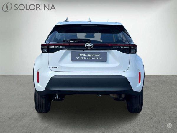 White Toyota Yaris Cross 2022 in Klaipeda, with an engine capacity of 1.49 L and mileage of 29 thousand km for 17500 €, photo 4 on AUTOMOTO.COM.LV