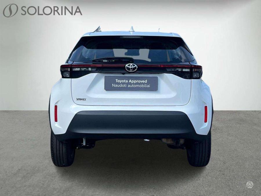 Белый Тойота Yaris Cross 2022 в Клайпеда, объемом двигателя 1.49 л и пробегом 29 тыс. км за 17500 €, фото 5 на AUTOMOTO.COM.LV