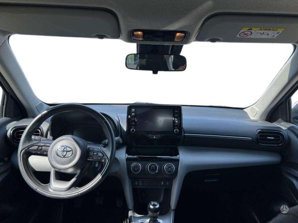 White Toyota Yaris Cross 2022 in Klaipeda, with an engine capacity of 1.49 L and mileage of 29 thousand km for 17500 €, photo 8 on AUTOMOTO.COM.LV