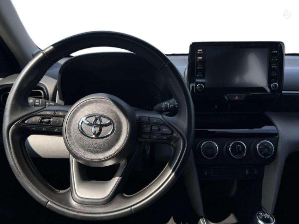 White Toyota Yaris Cross 2022 in Klaipeda, with an engine capacity of 1.49 L and mileage of 29 thousand km for 17500 €, photo 9 on AUTOMOTO.COM.LV