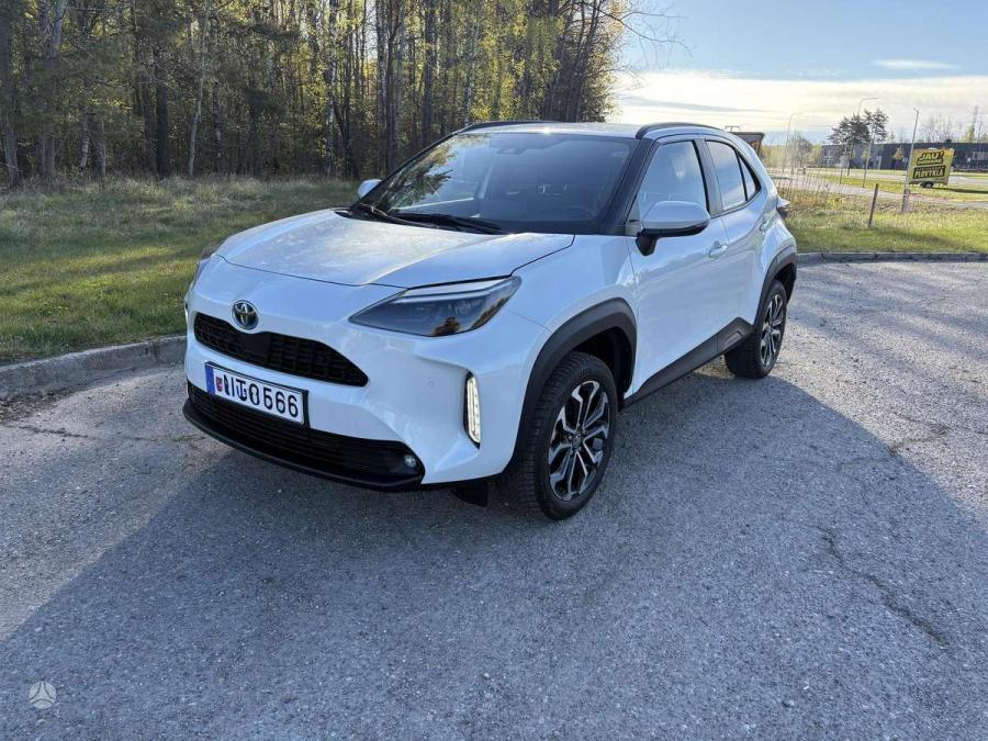 Balts Toyota Yaris Cross 2022 Kauņa, ar dzinēja tilpumu 1.50 L un nobraukumu 26 tūkst. km par 19900 €, foto 1 vietnē AUTOMOTO.COM.LV