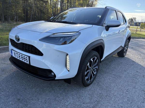 Balts Toyota Yaris Cross 2022 Kauņa, ar dzinēja tilpumu 1.50 L un nobraukumu 26 tūkst. km par 19900 €, foto 2 vietnē AUTOMOTO.COM.LV