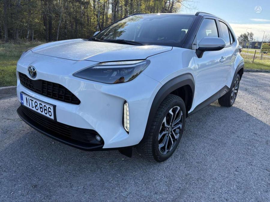Balts Toyota Yaris Cross 2022 Kauņa, ar dzinēja tilpumu 1.50 L un nobraukumu 26 tūkst. km par 19900 €, foto 3 vietnē AUTOMOTO.COM.LV