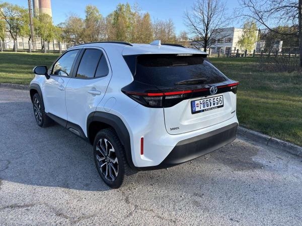 Balts Toyota Yaris Cross 2022 Kauņa, ar dzinēja tilpumu 1.50 L un nobraukumu 26 tūkst. km par 19900 €, foto 4 vietnē AUTOMOTO.COM.LV