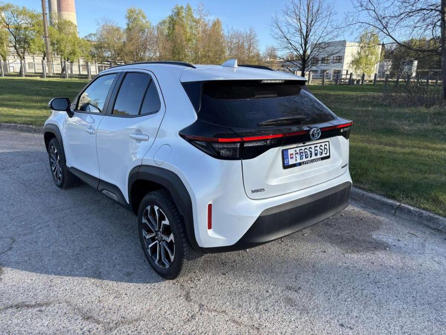 Balts Toyota Yaris Cross 2022 Kauņa, ar dzinēja tilpumu 1.50 L un nobraukumu 26 tūkst. km par 19900 €, foto 5 vietnē AUTOMOTO.COM.LV